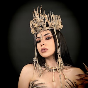 Voodoo Priestess, Skull Queen, Crown of Bones, Dark Queen, Skeleton ...
