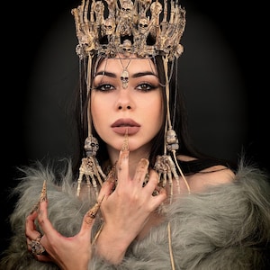 Voodoo Priestess, Skull Queen, Crown of Bones, Dark Queen, Skeleton ...