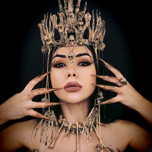 Voodoo Priestess, Skull Queen, Crown of Bones, Dark Queen, Skeleton ...