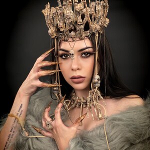 Voodoo Priestess, Skull Queen, Crown of Bones, Dark Queen, Skeleton ...