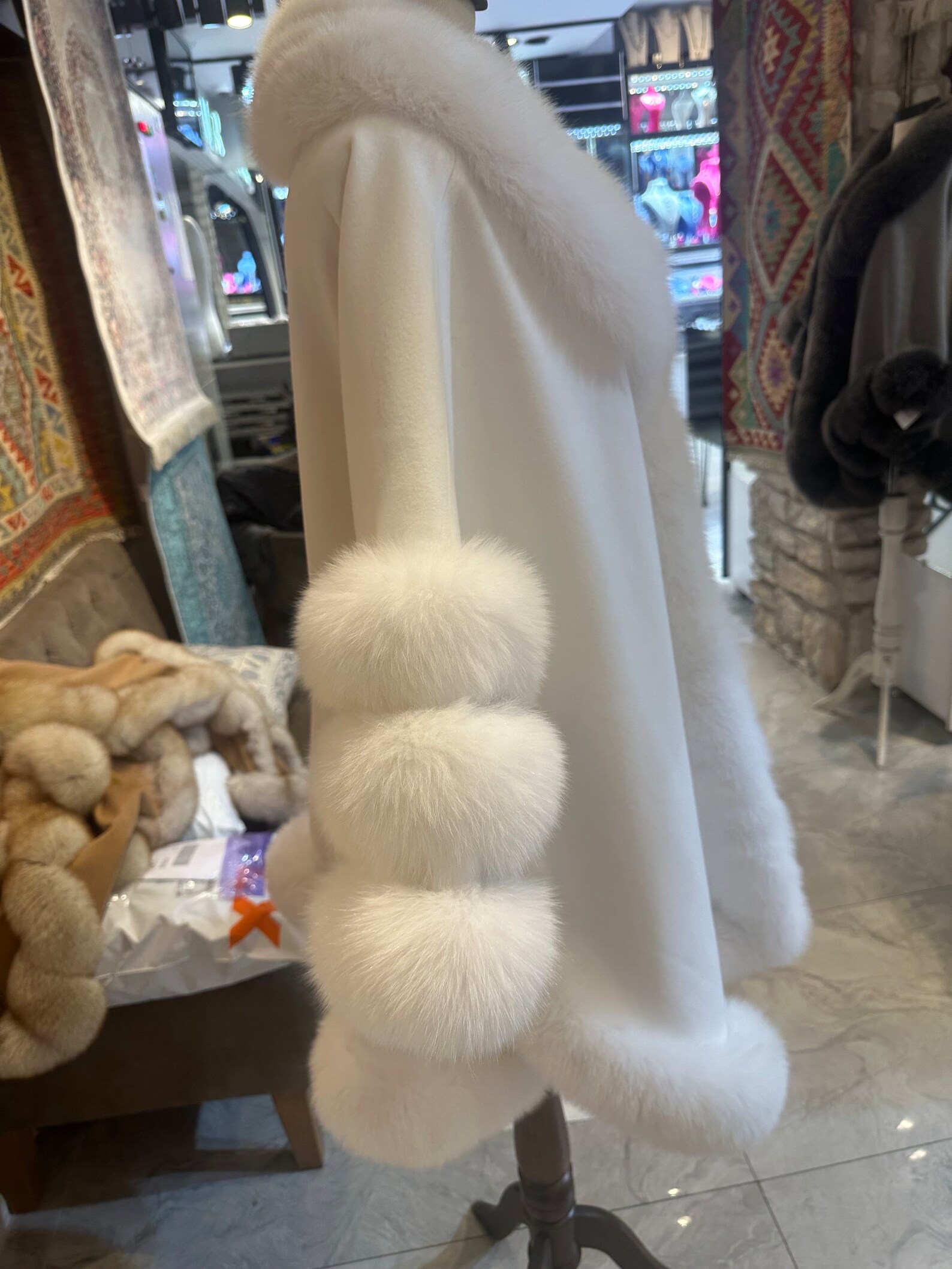 Winter Clothing for Women, White Cashmere Cape With Fox Fur Trim, Cape ...
