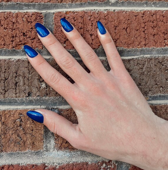 Blue Round Nails
