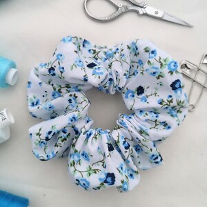 Flower Scrunchies, Floral Scrunchie, Blue Flowers, Hair Tie, Scrunchy ...