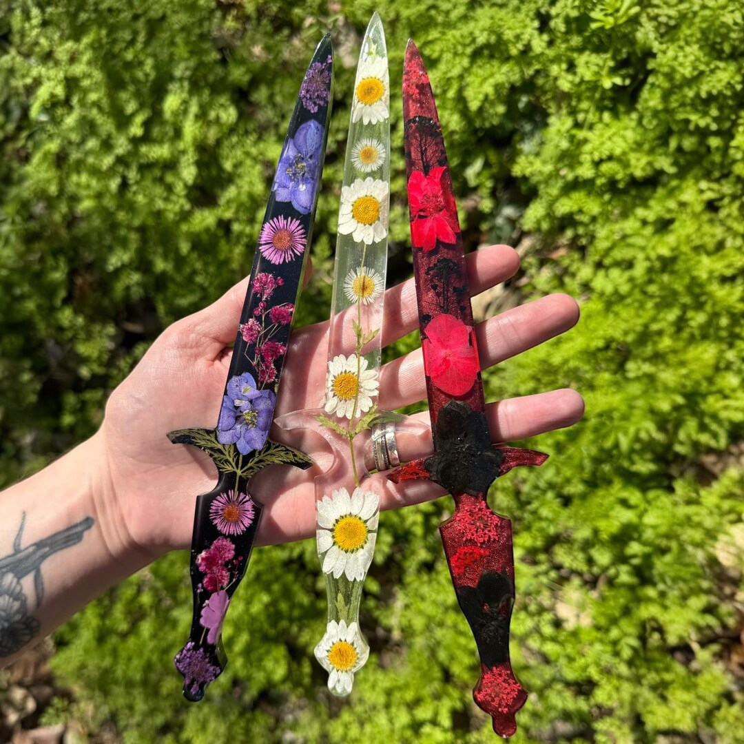Custom Decorative Dried Pressed Flowers or Flower Petal Floral Dagger ...