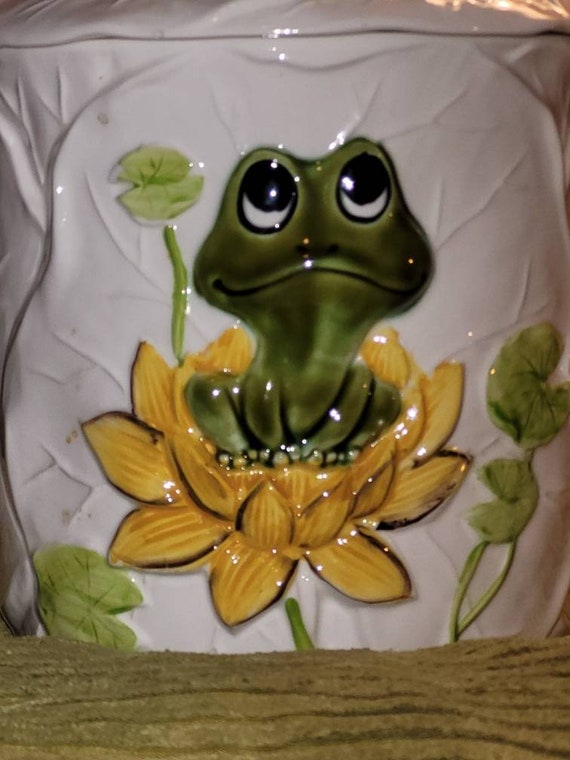 Vintage Neil The Frog Lily Pad Ceramic Wall Clock. Small chip lower ...