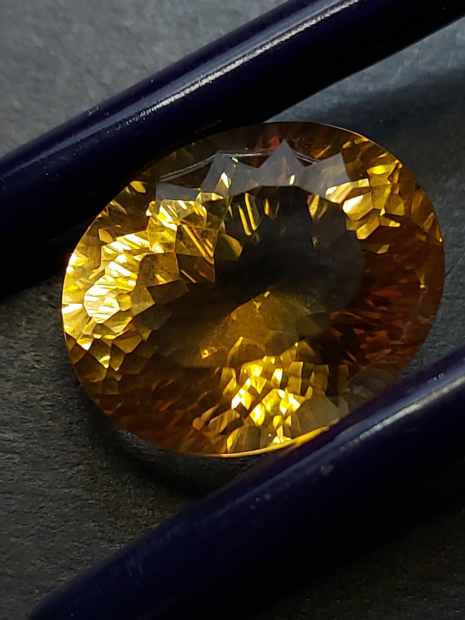 Glowing Laser Cut Citrine Gemstone - Faceted Natural Golden Quartz 15. ...