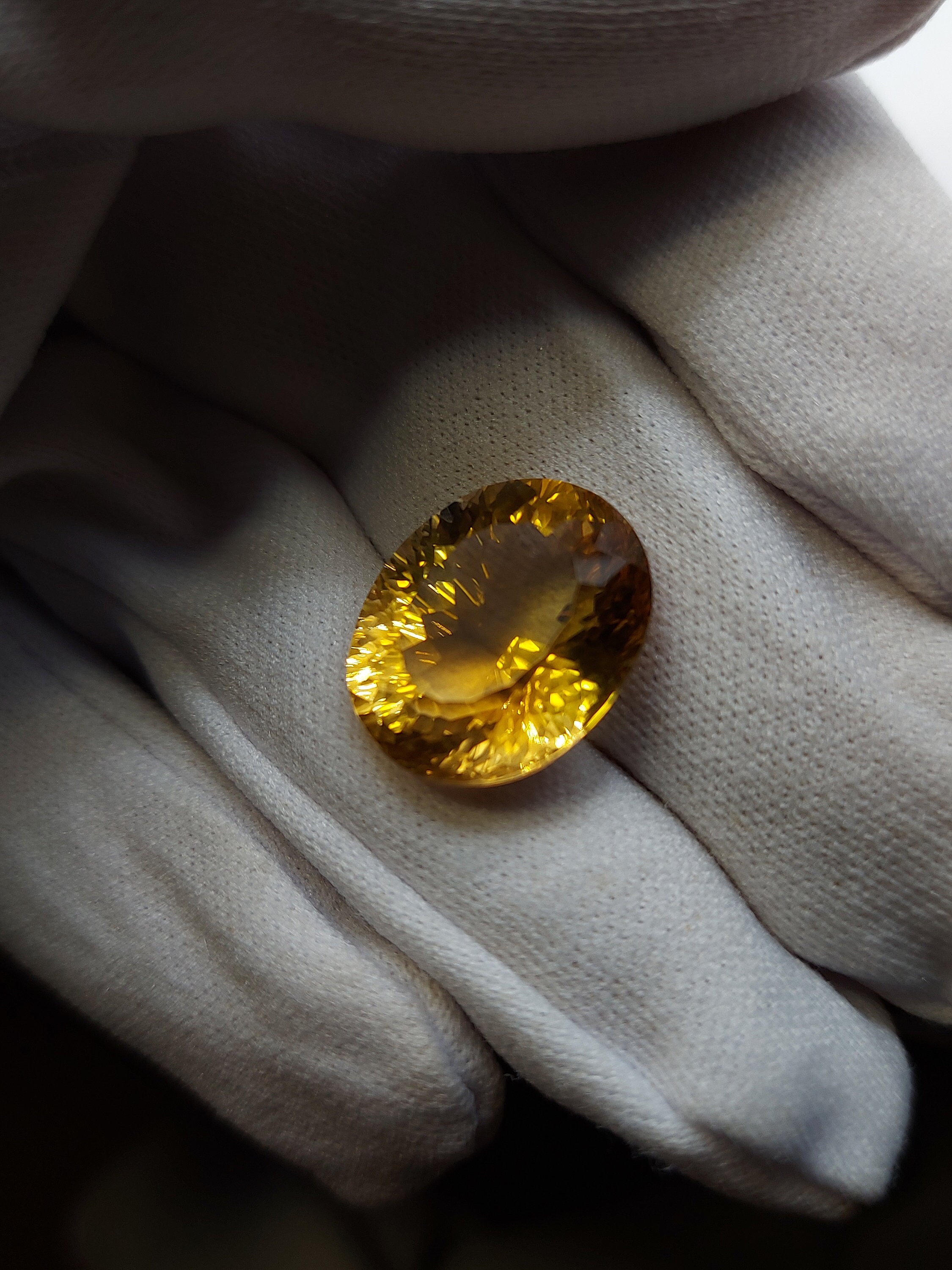 Glowing Laser Cut Citrine Gemstone - Faceted Natural Golden Quartz 15. ...