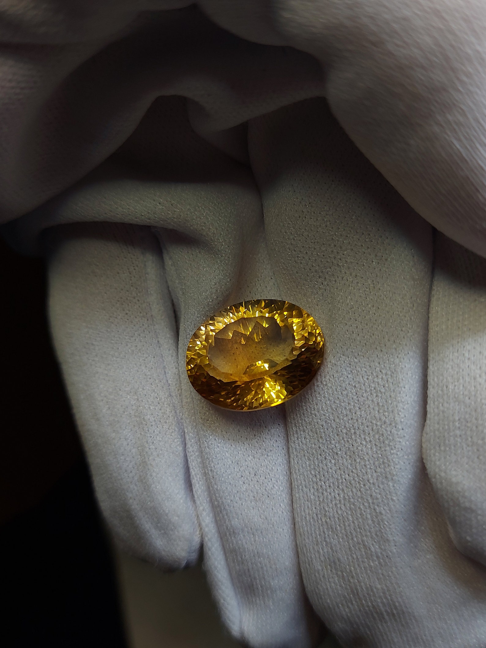 Glowing Laser Cut Citrine Gemstone - Faceted Natural Golden Quartz 15. ...