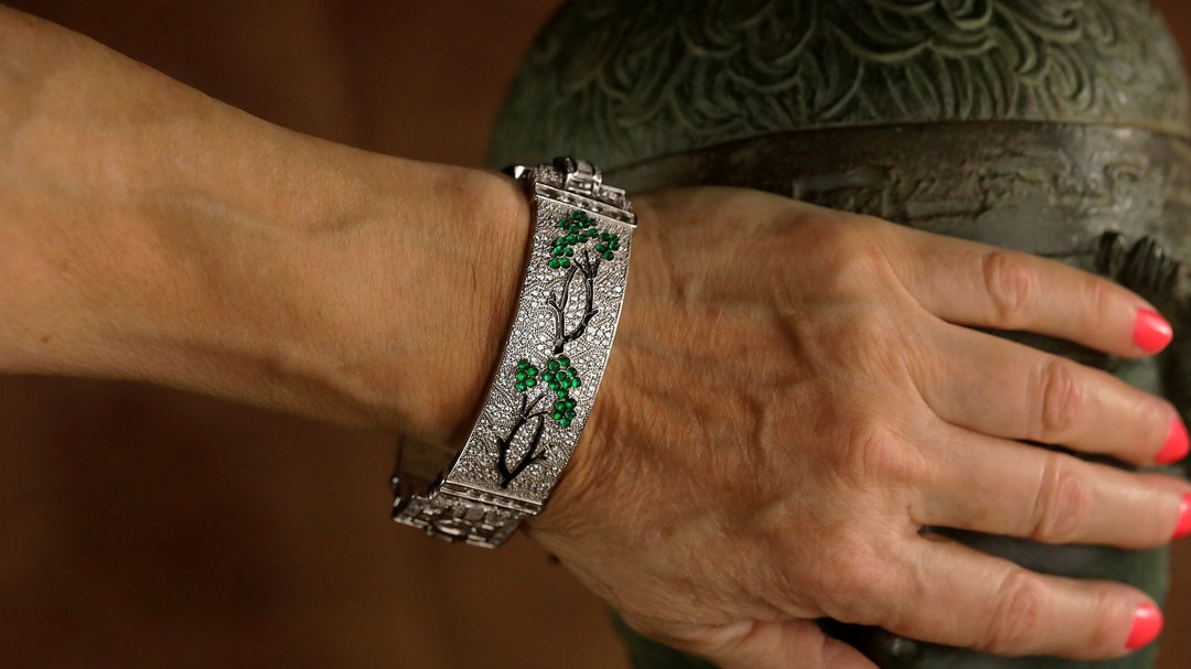 Superbe Bracelet Rigide Ouvrable Art Déco Floral Prunier Serti CZ Vert ...