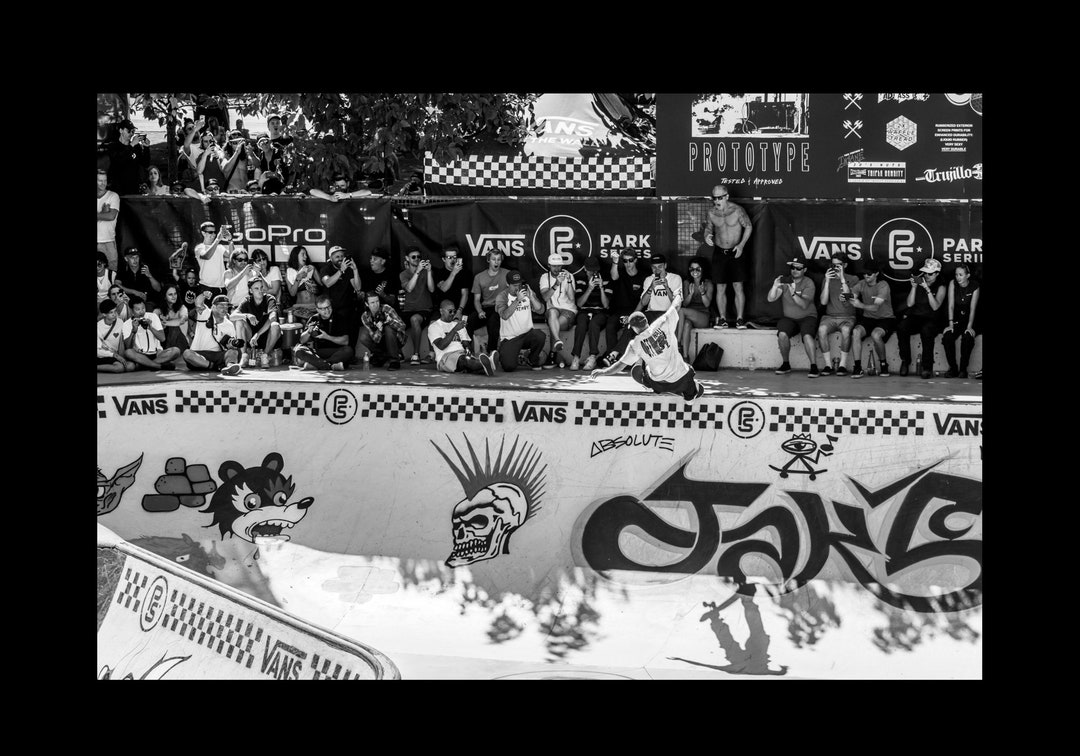 Pedro Barros Grinding the Coping in Front of A Wild Crowd Skateboarding ...