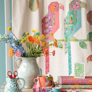 Tilda Bloomsville Mango Garden Quilt Kit dove White 65.583.5in Finished ...