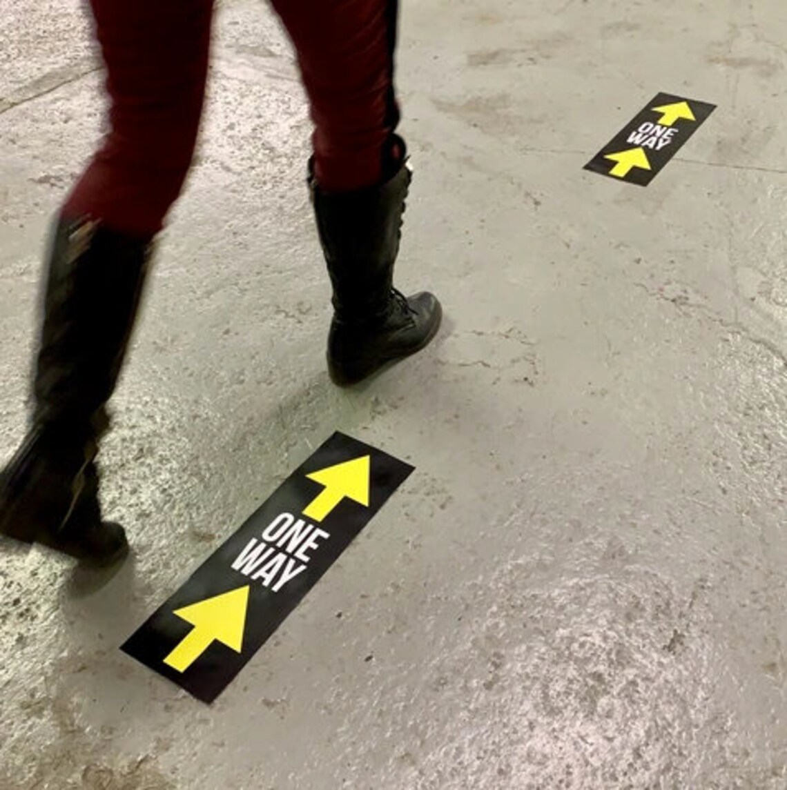 One Way Safety Floor Decals (10 per Pack) - One Way Floor Sign - One ...