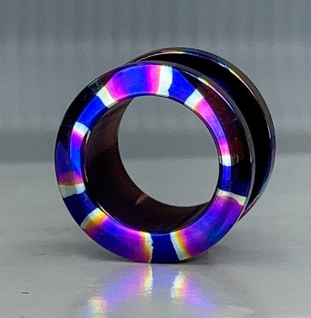 Titanium ASTM F136 Anodised "bewitched" Flesh Tunnel Screw Fit Double ...