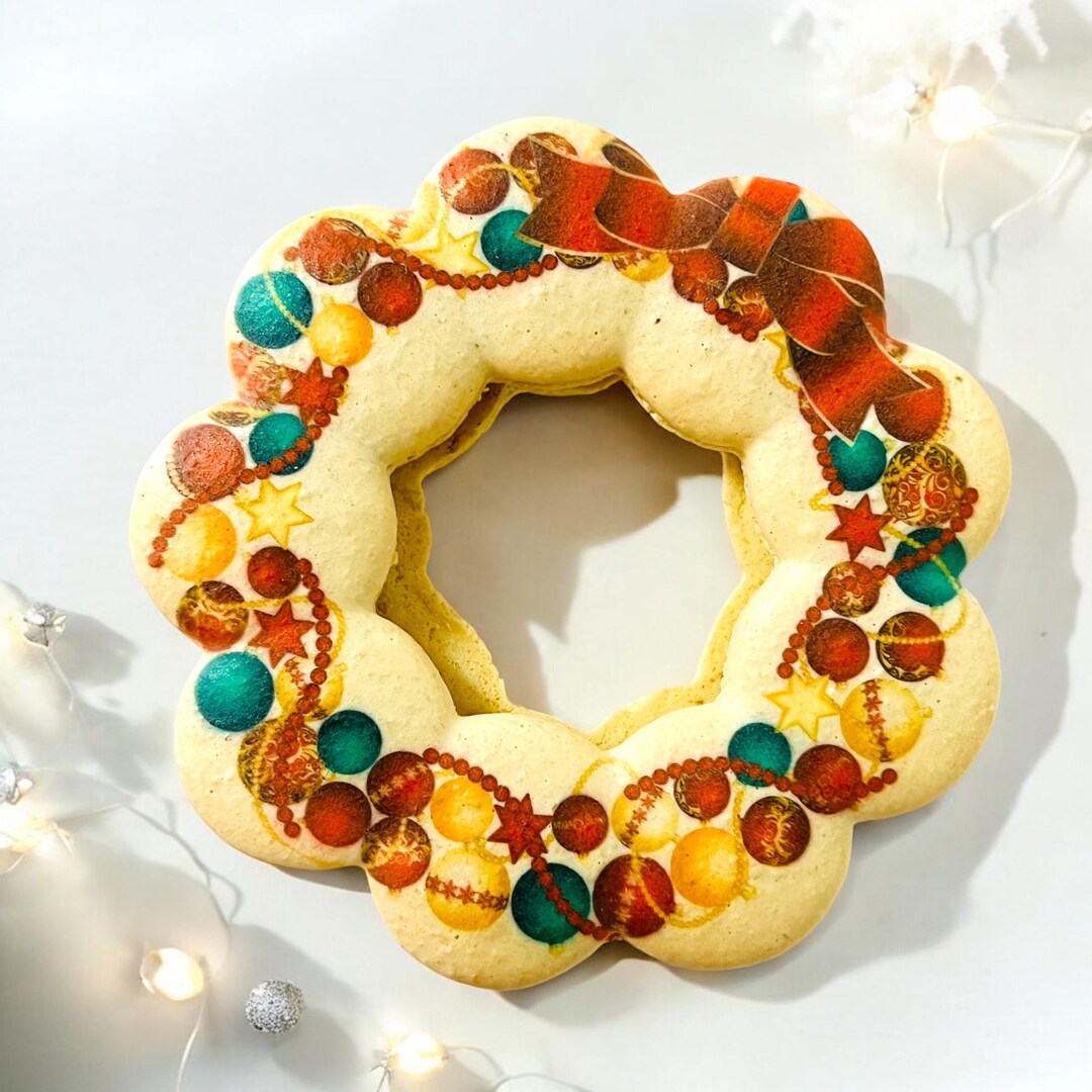 Holiday Wreath Macaron – Festive Ornament - Etsy