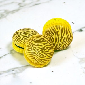 Safari Printed French Macaronset | Available in 6, 12 & 24 Pack - Etsy