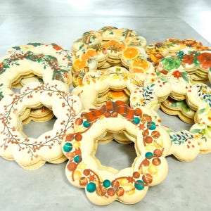 Holiday Wreath Macaron – Festive Ornament - Etsy