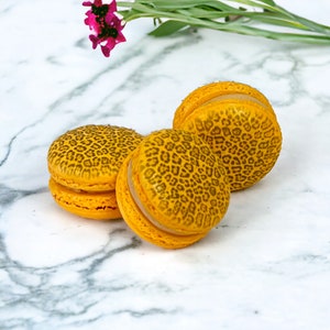 Safari Printed French Macaronset | Available in 6, 12 & 24 Pack - Etsy