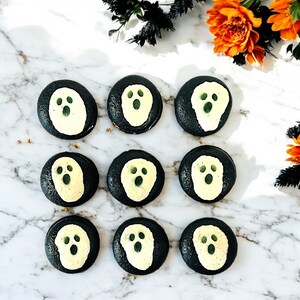 Spooky Ghost Macarons – Customizable Flavors for Halloween - Etsy