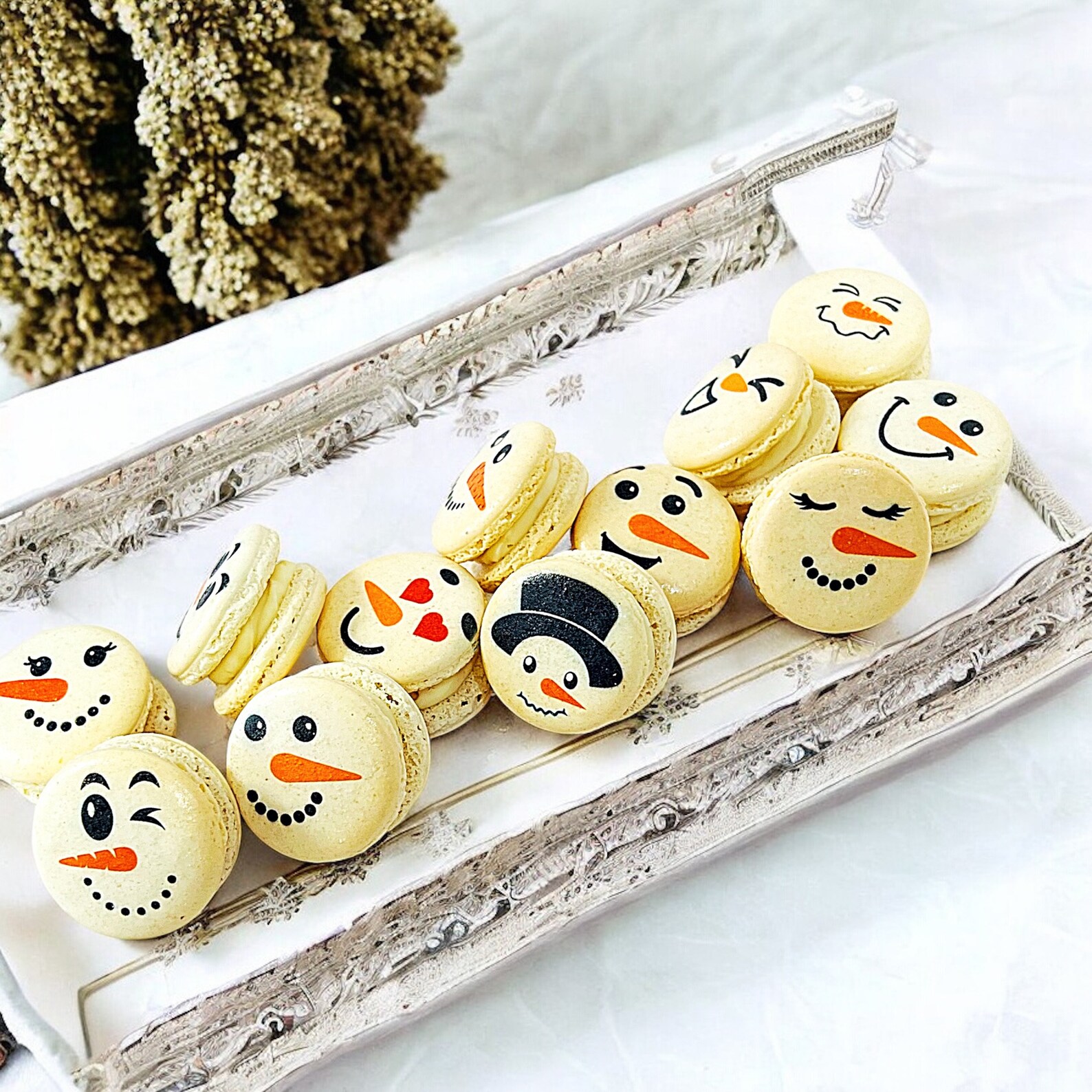 Snowman Macarons – Printed Holiday Treats – Customizable Flavors - Etsy