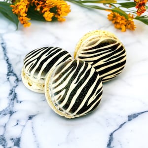 Safari Printed French Macaronset | Available in 6, 12 & 24 Pack - Etsy