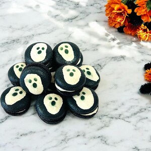 Spooky Ghost Macarons – Customizable Flavors for Halloween - Etsy