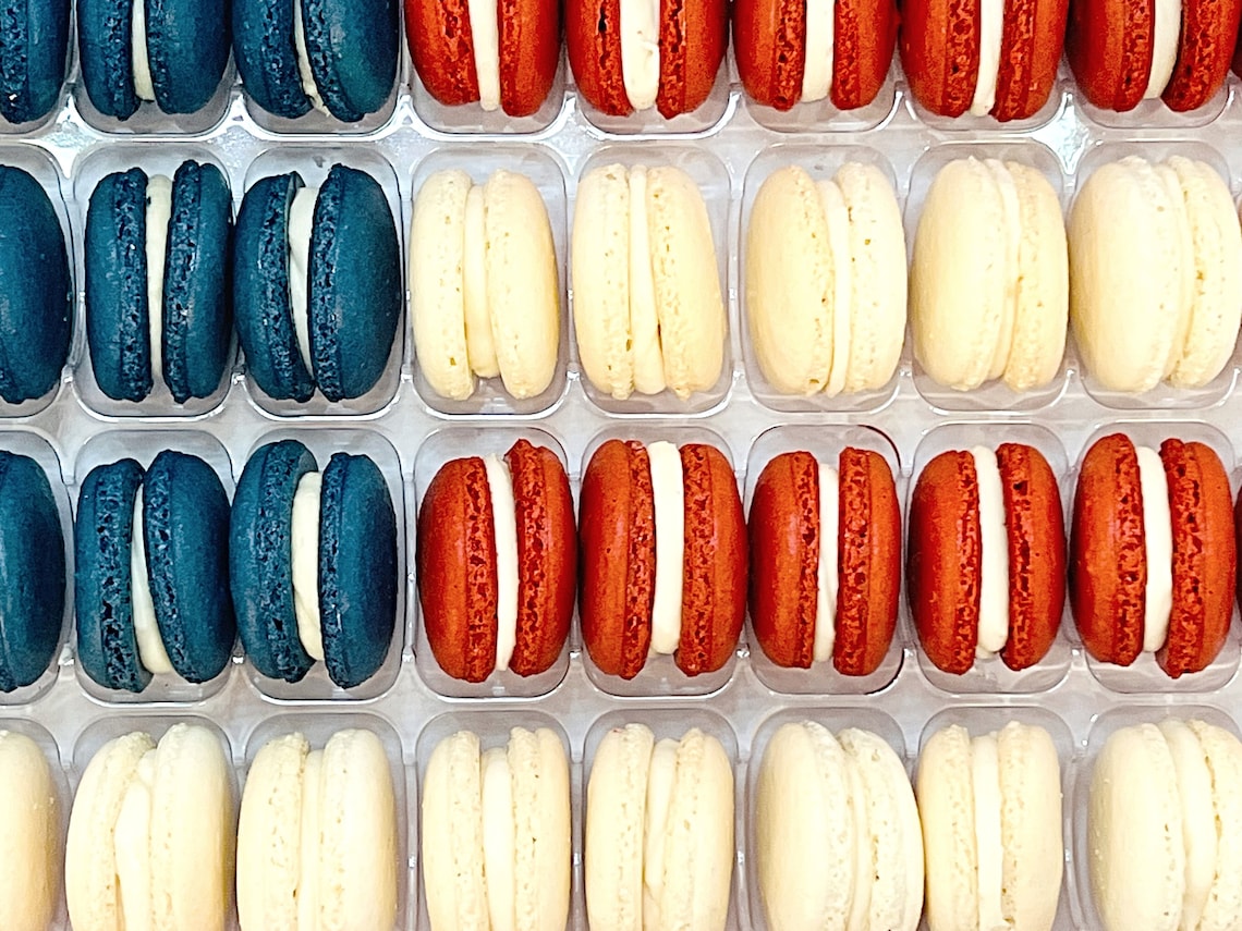 50 Pack Assorted French Macaron, the American Flag | Red, Navy Blue ...