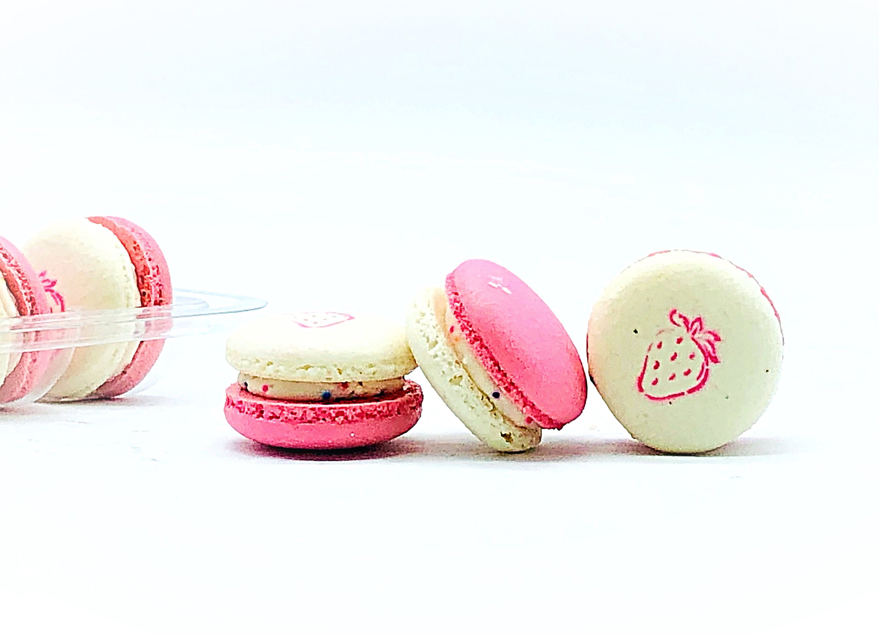 6 Pack Strawberry Sundae French Macarons - Etsy