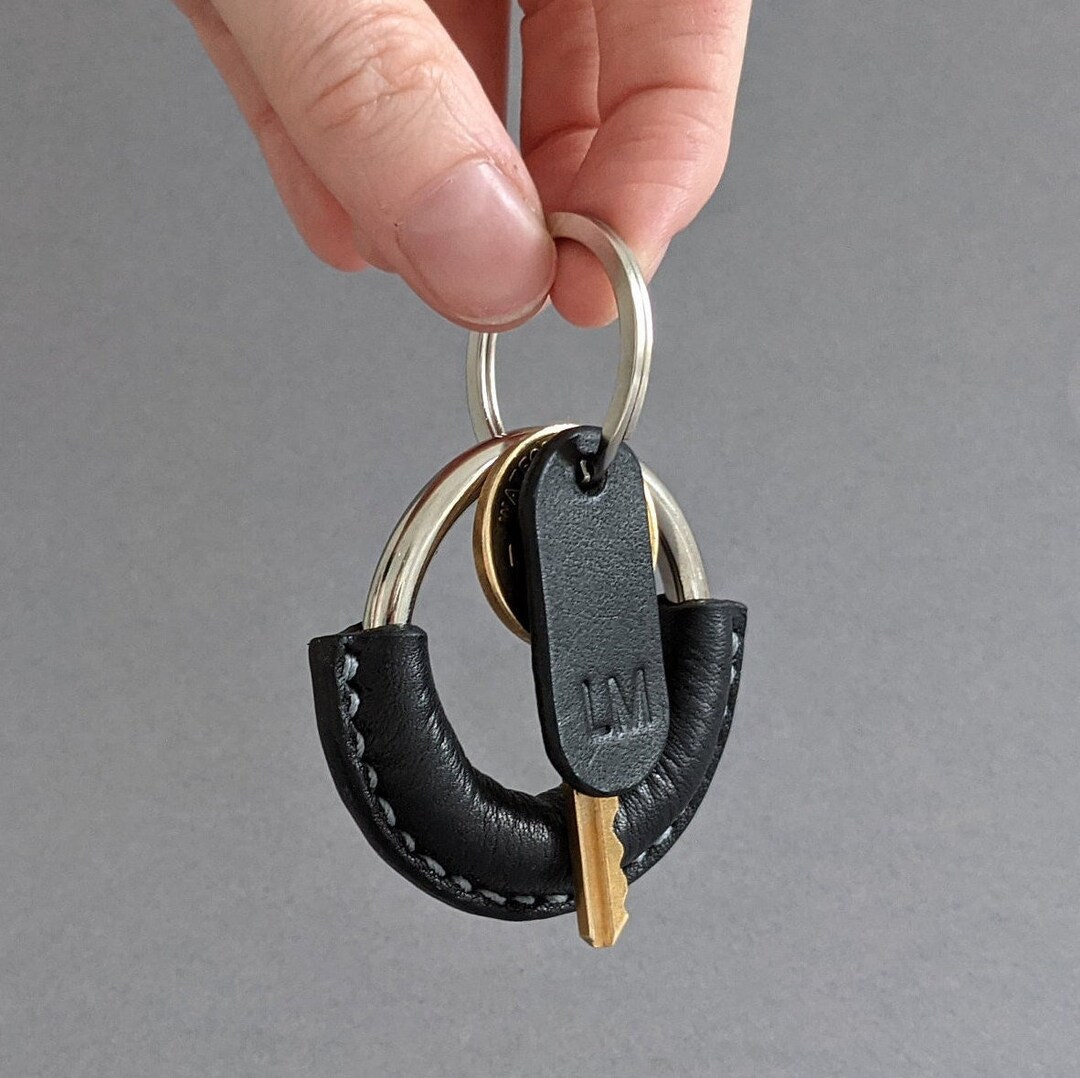 Personalised Leather Ring Keychain in Black - Etsy