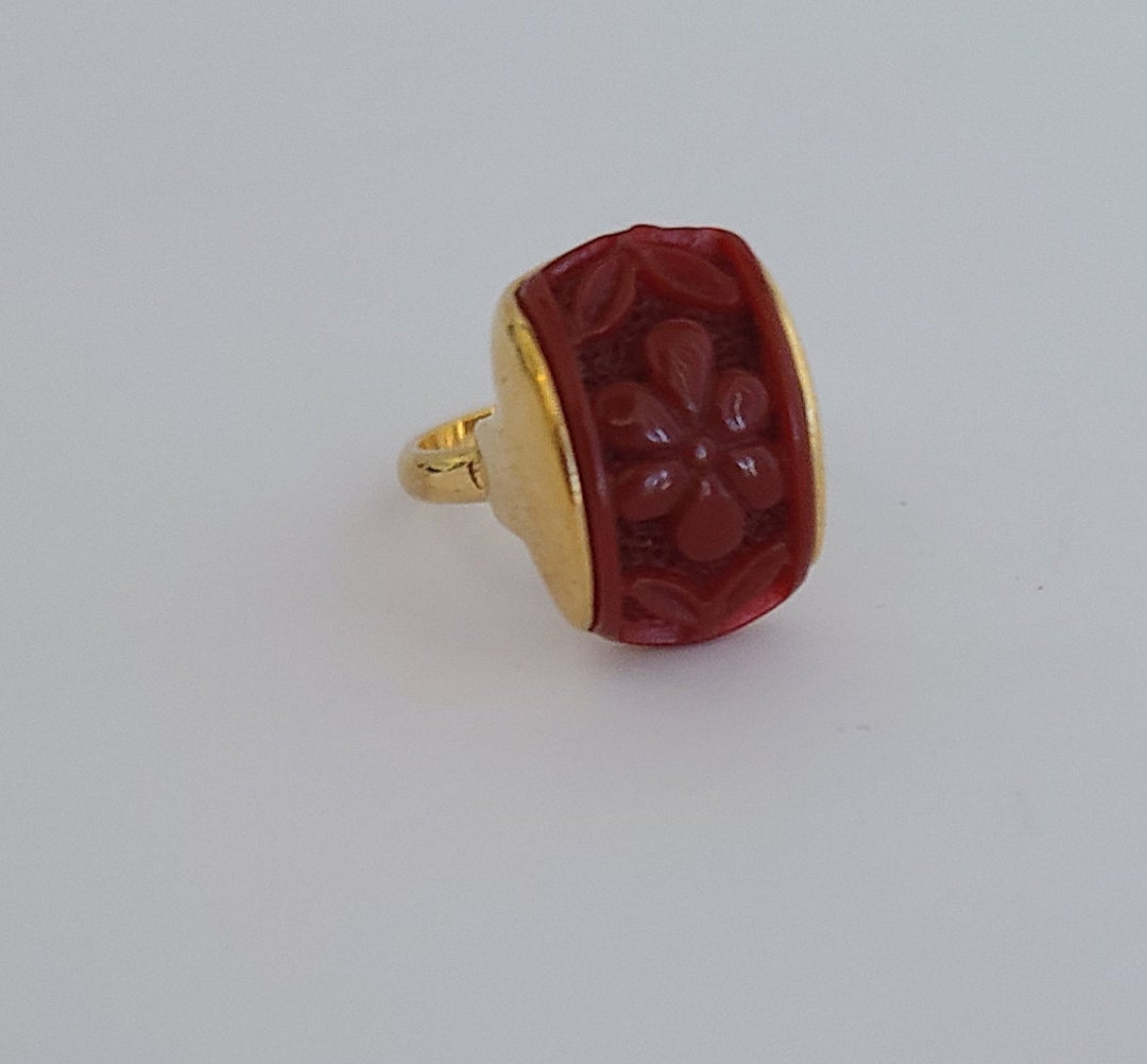 Vintage Ring Sarah Coventry Carved Floral Design in Polished Goldtone ...