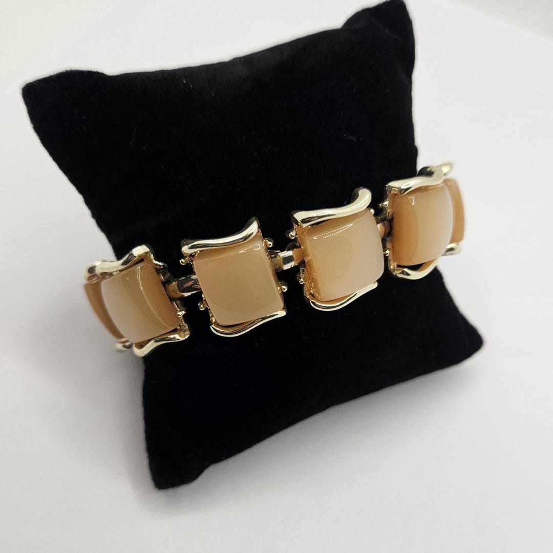 Vintage Coro Bracelet Beige Themoset in Elegant Goldtone Metal Links ...