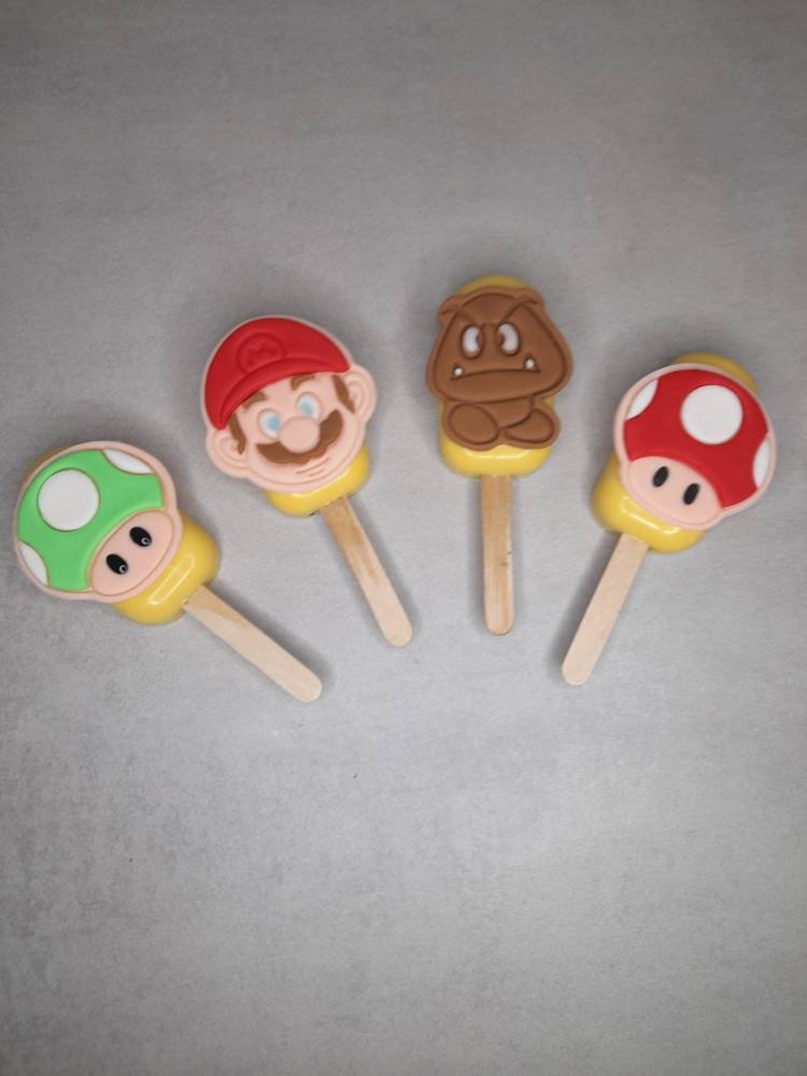 Mario cakesicles kids birthday table setting popsicles | Etsy Nederland