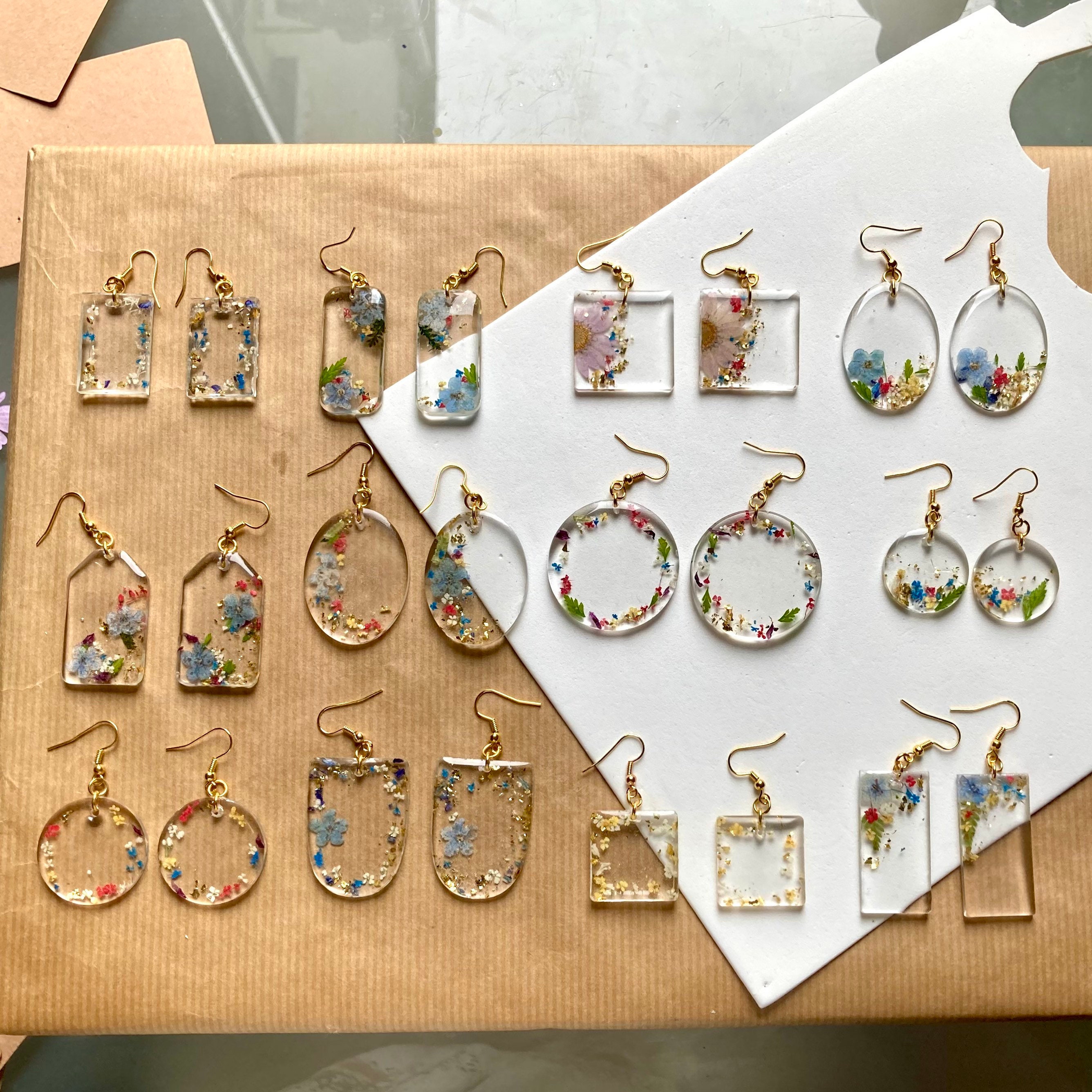 Pendientes de resina floral hechos a mano Diseño minimalista, Flor ...