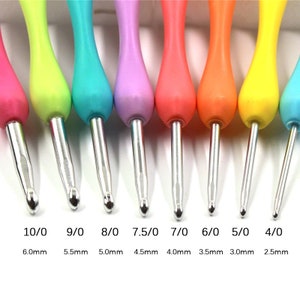 Crochet Hooks 8 Piece Set 8 Colours Metal Hook With Contoured Coloured ...