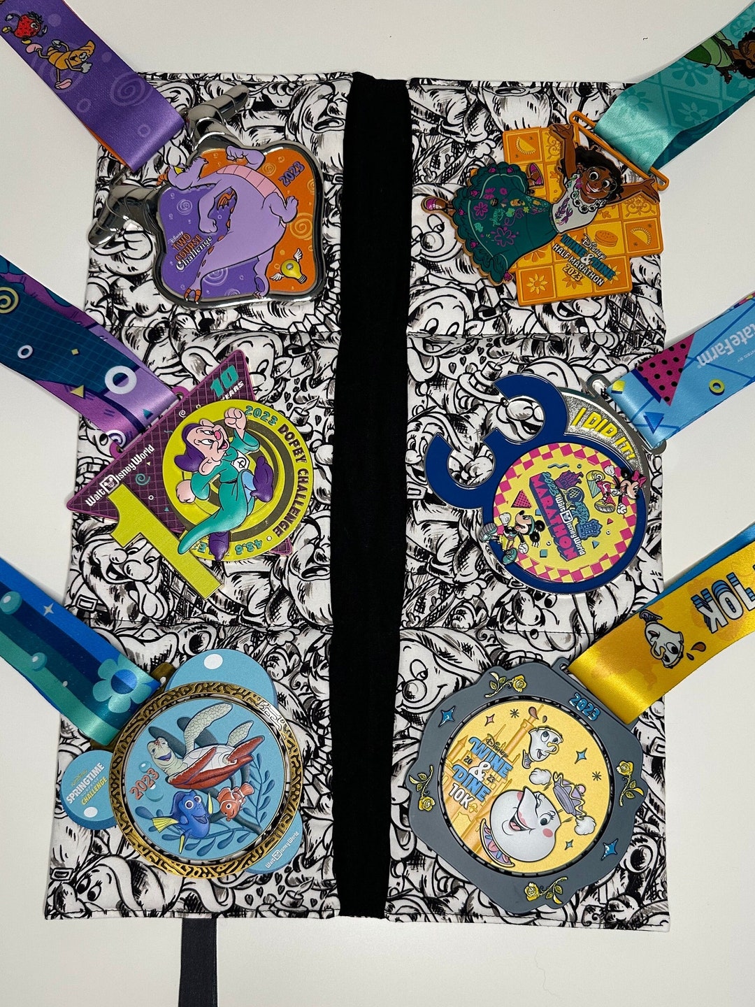 6 Pocket Medal Holder - Black and White - Etsy