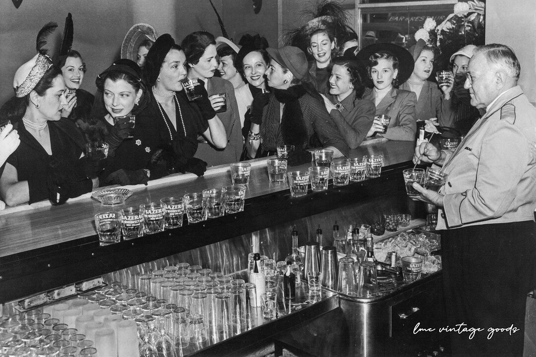 Women at the Bar Vintage Photo Print | 1940s Fashion, Sazerac Bar New ...