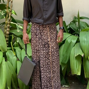 Batik Sarong Longyi Malong Unisex One Size Handmade Beige & Black ...