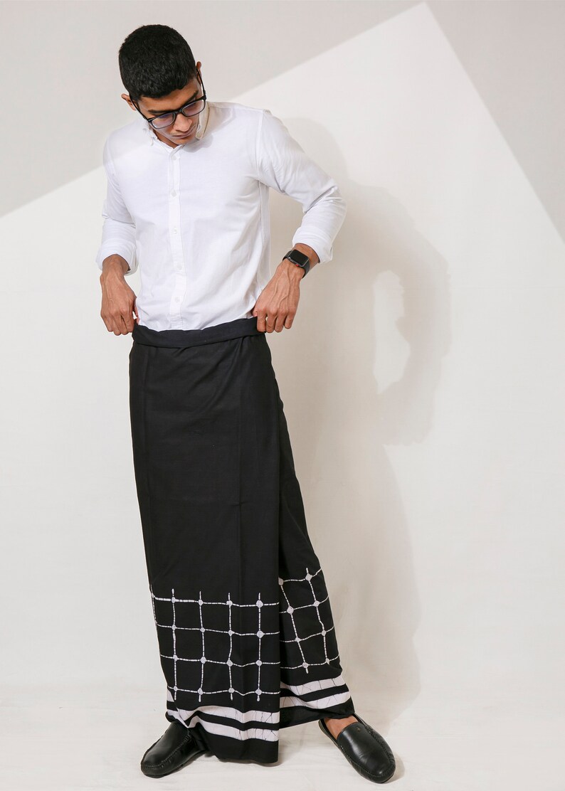 Batik Sarong Longyi Malong Unisex One Size Handmade Black Blue Sarong ...