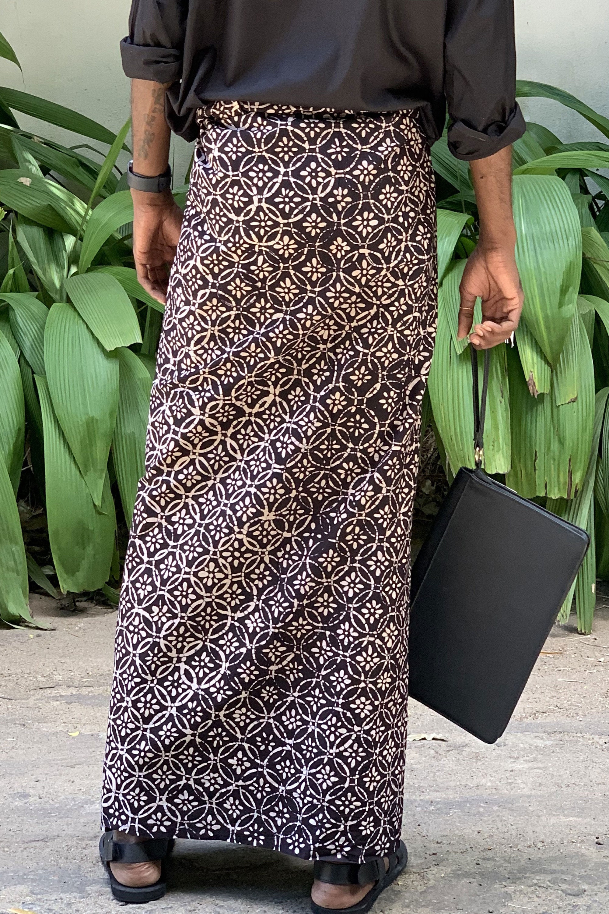 Batik Sarong Longyi Malong Unisex One Size Handmade Beige & Black ...