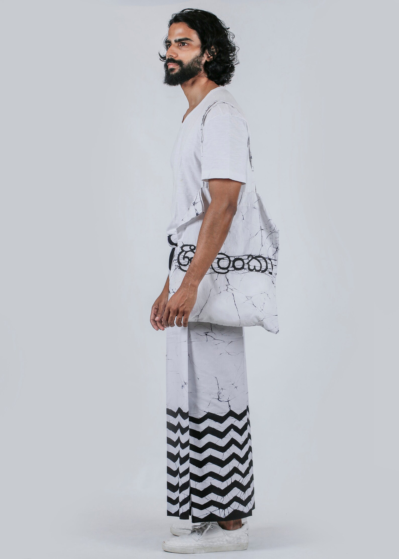 Batik Sarong Longyi Malong Unisex One Size Handmade Black & White ...