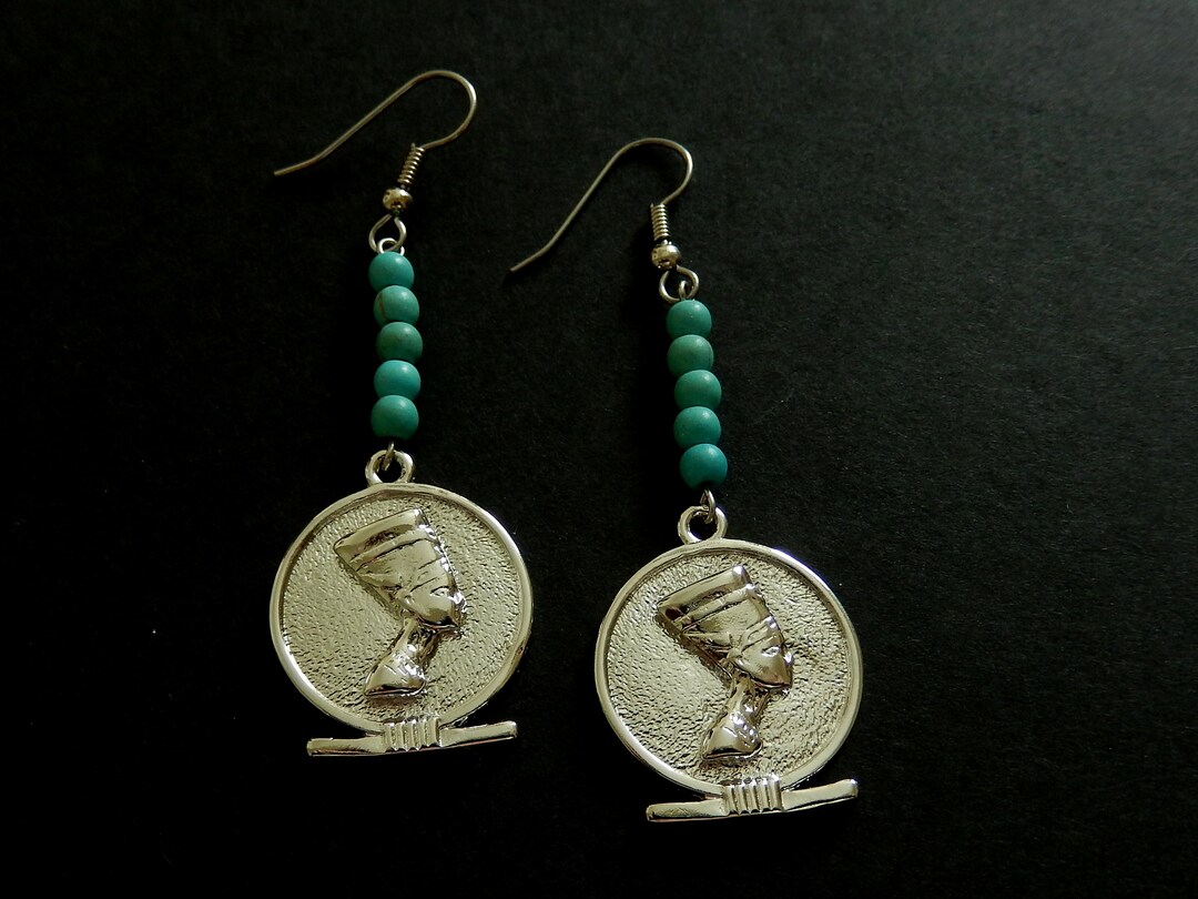 Nefertiti in Round Cartouche or Royal Nameplate / Silver Tone ...