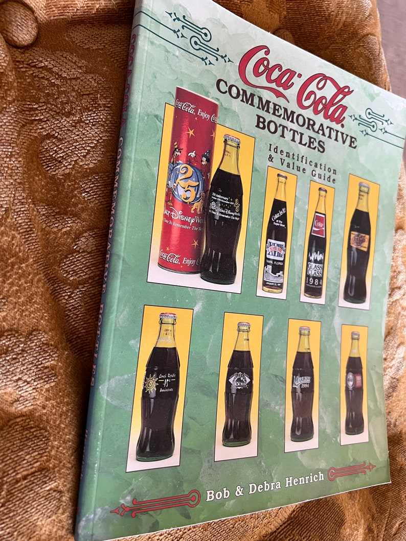 Coca Cola Commemorative Bottles Identification and Price Guide Book, by Bob and Debra Henrich ...