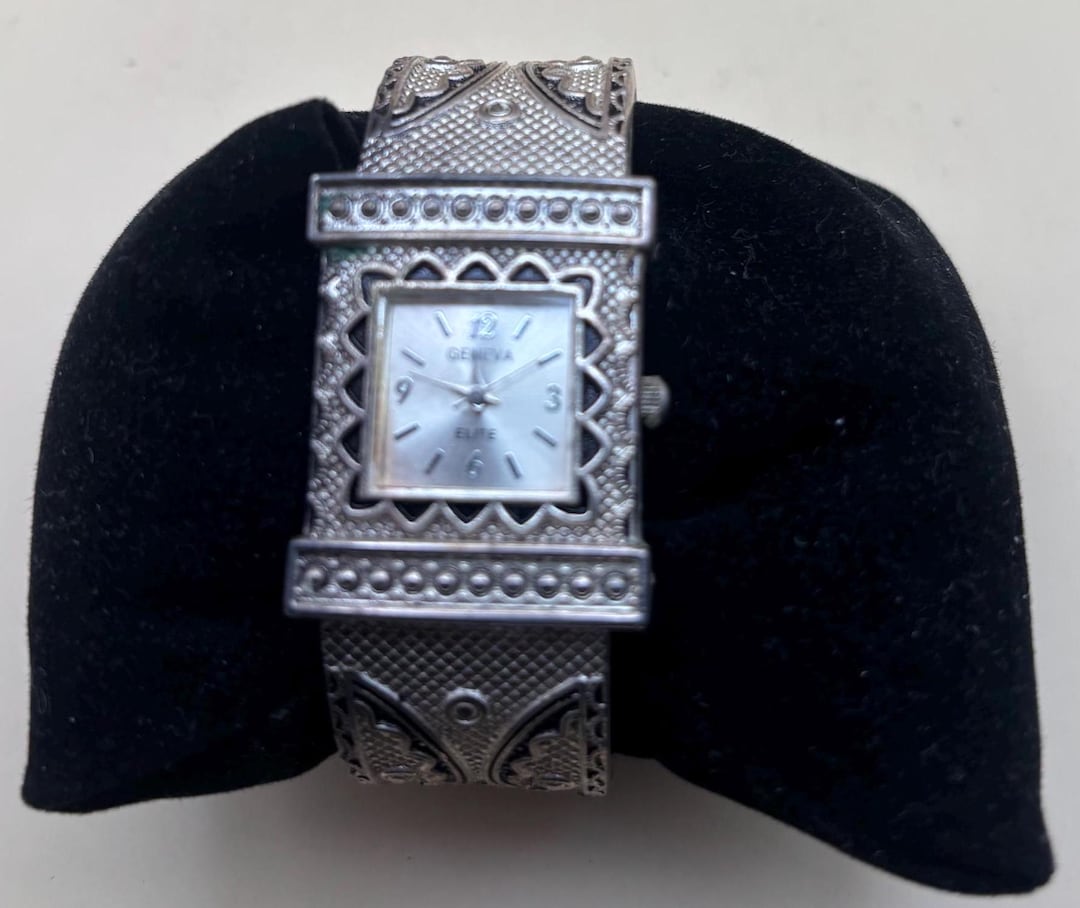 Vintage Geneva Elite Quartz Watch Number 2300 Lover Antiques and ...