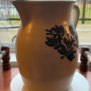 Vintage Pfaltzgraff Pitcher Gift Art Yorktowne Serving Vase Blue Cobalt ...