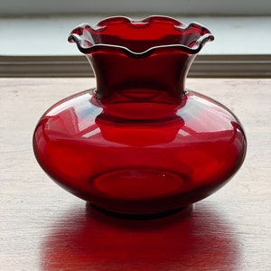 Vintage Small Ruby Red Royal Ruby Anchor Glass Ruffled Edge Flower Bud ...