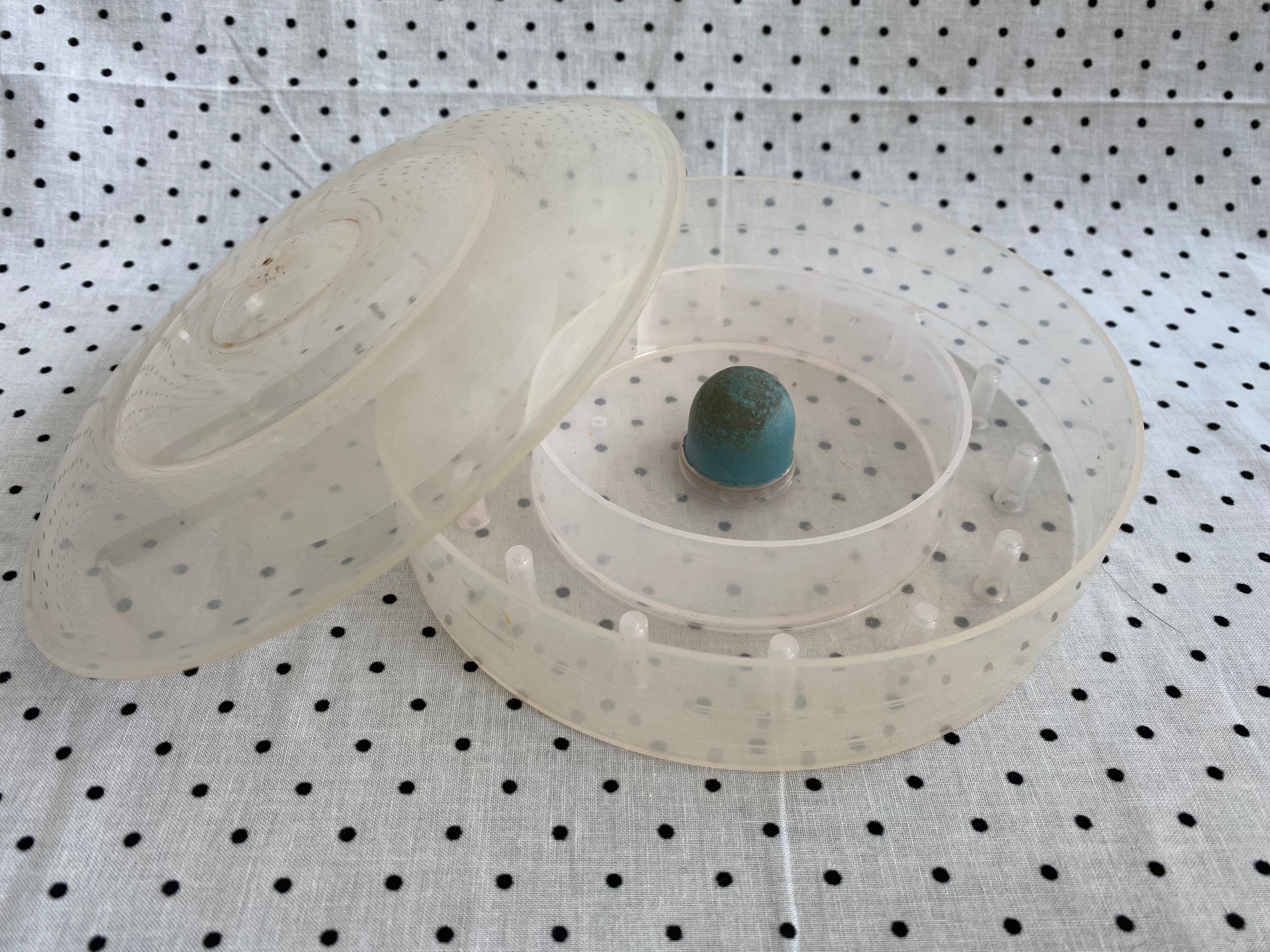 Vintage Round Thread Caddy/Box Bridges Plastic Products - Etsy.de