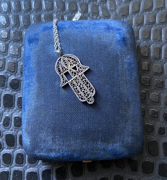 Vintage Sterling Silver Filigree Hamsa Hand Charm Nec… - Gem