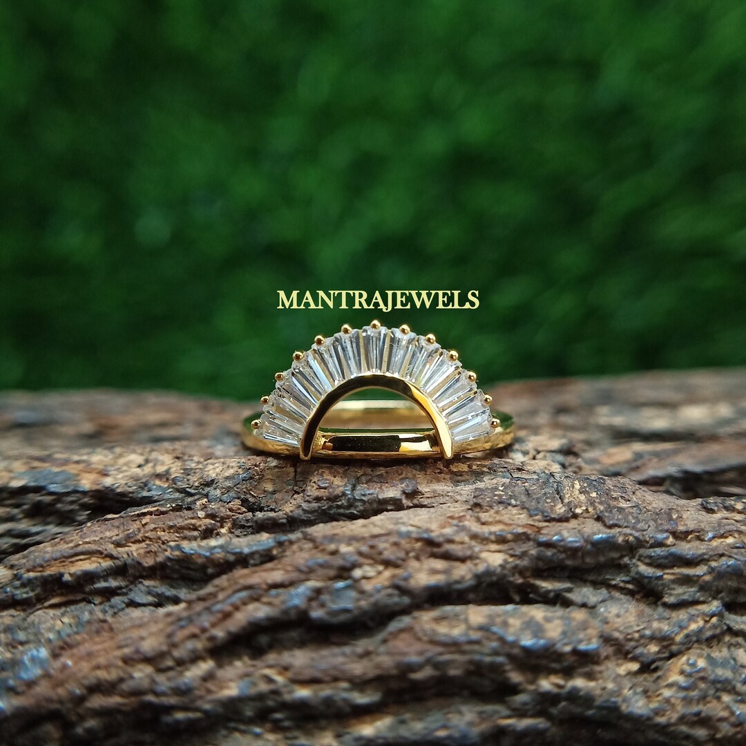 Antique Simple Daily Wear Curved Moissanite Ring, Tapper Baguette Cut ...