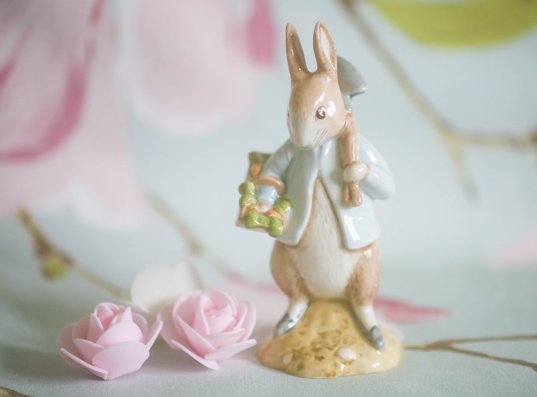 Boxed Royal Doulton Beswick Peter Rabbit Gardening (beatrix Potter ...