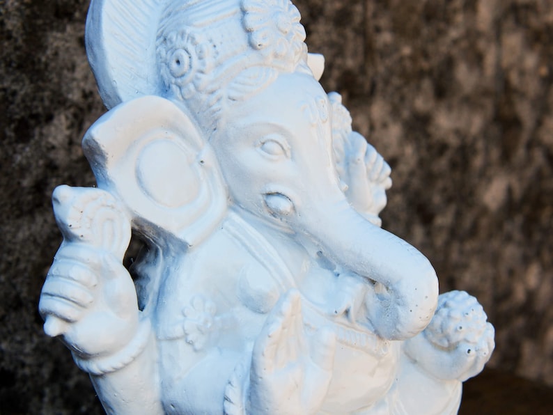 Ganesh Statue in Plaster Indian Deities, Ganesha, Ethnic Statues Code ...
