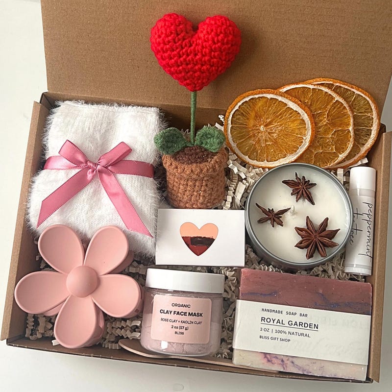 Girlfriend Gift Basket - 60+ Gift Ideas for 2026